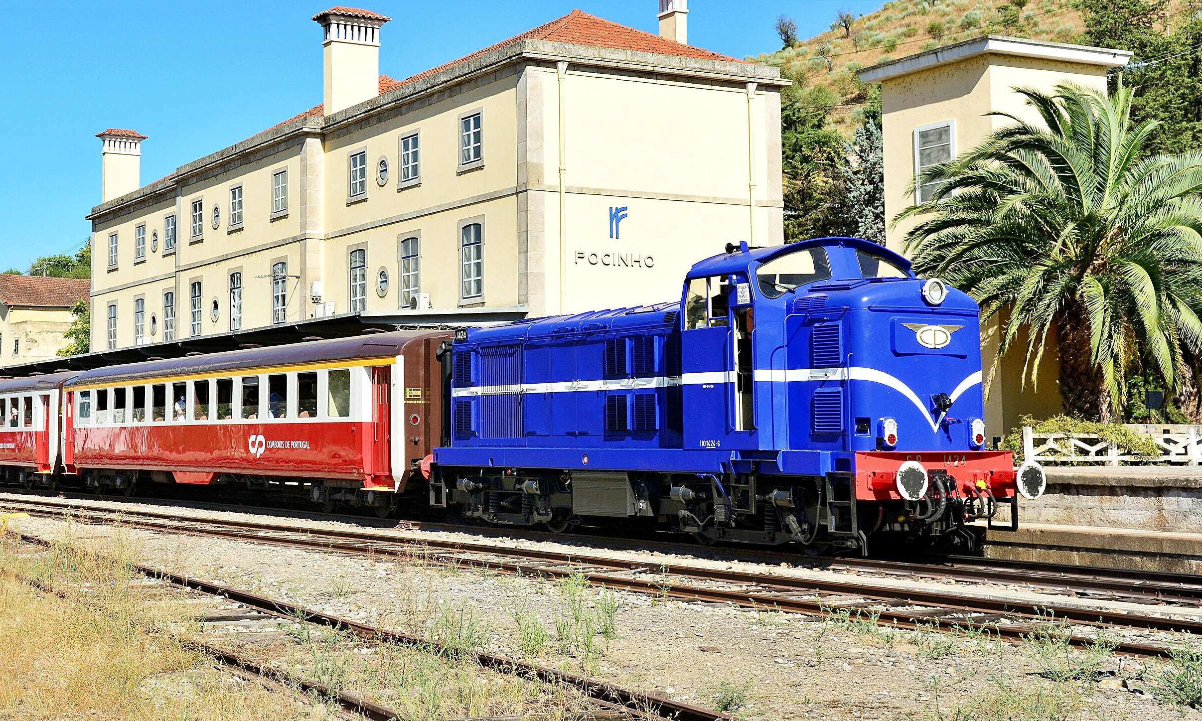 LINHA DO DOURO: CP REFORÇA AUTOCARROS DIRECTOS ENTRE CAÍDE E RÉGUA ...