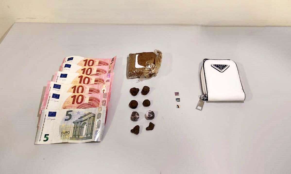 VALPAÇOS: GNR DETÉM JOVEM POR TRÁFICO DE DROGA EM LOCAL ERMO | RÁDIO ...