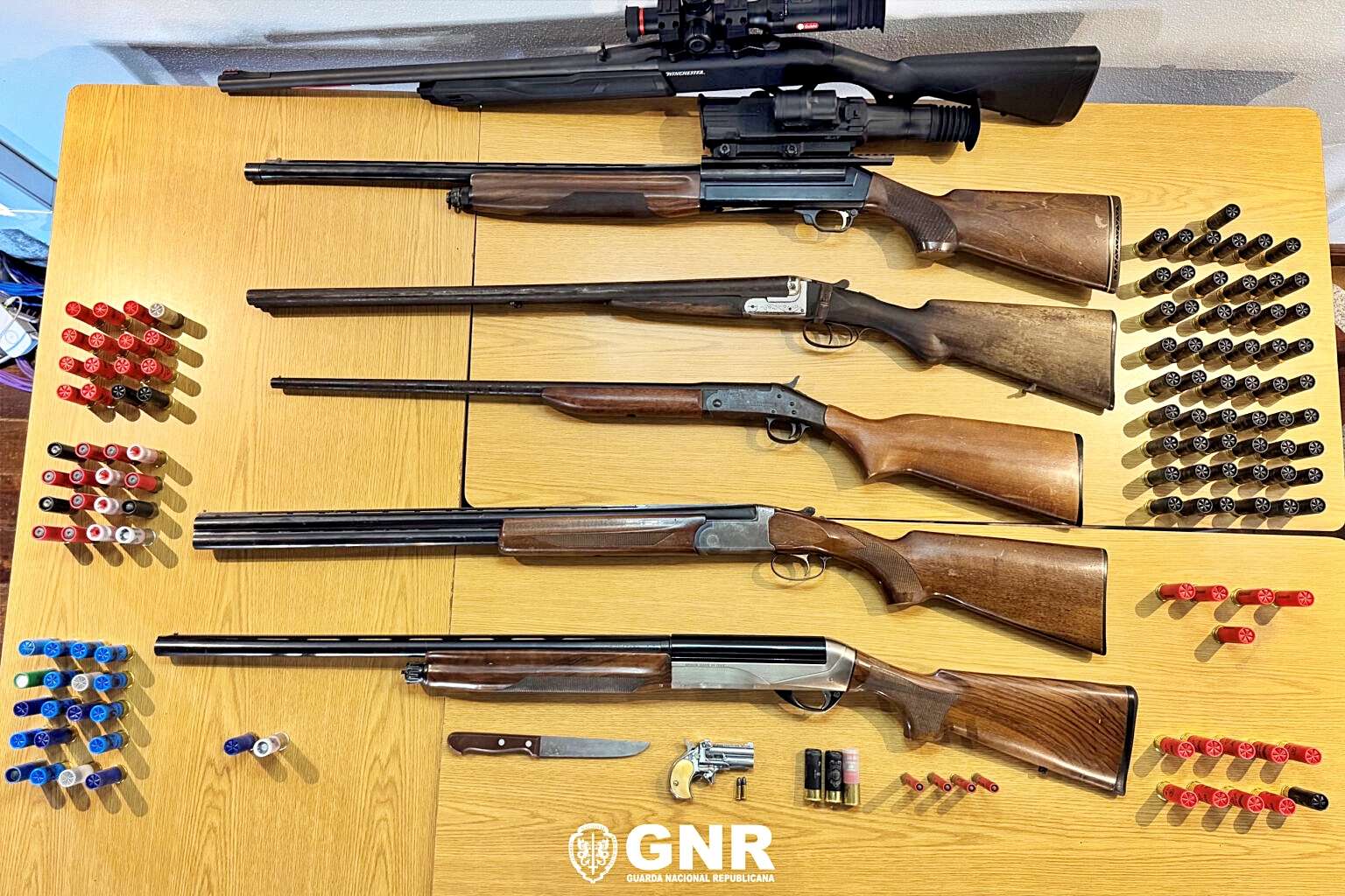MURÇA: GNR DETÉM HOMEM POR AMEAÇAS COM ARMA DE FOGO | RÁDIO REGIONAL